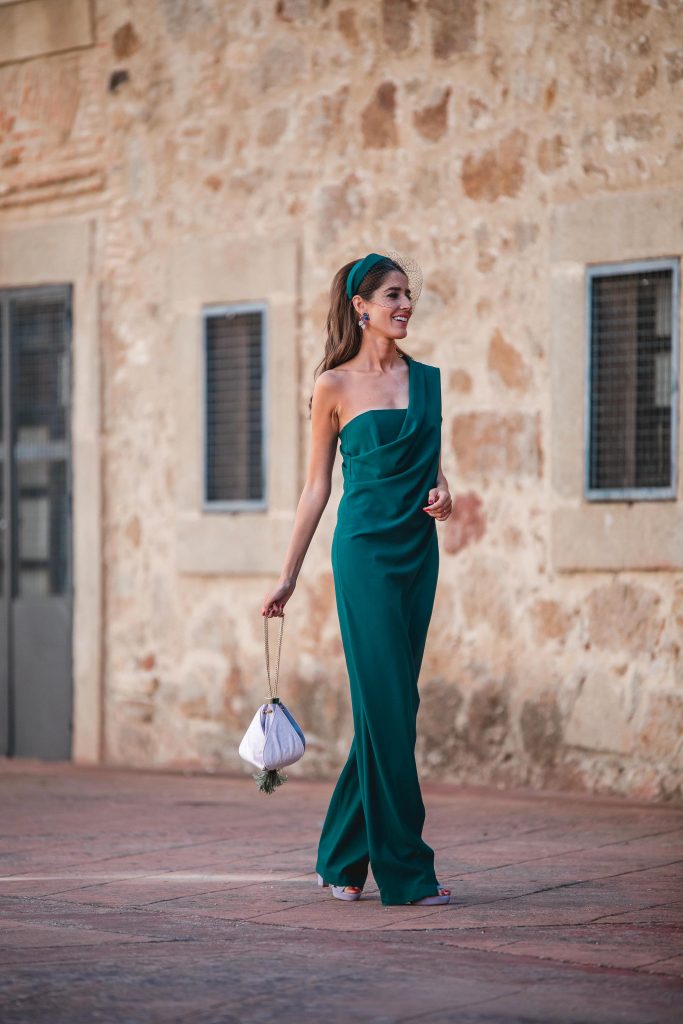 Look de invitada: el mono verde botella | Invitada Perfecta