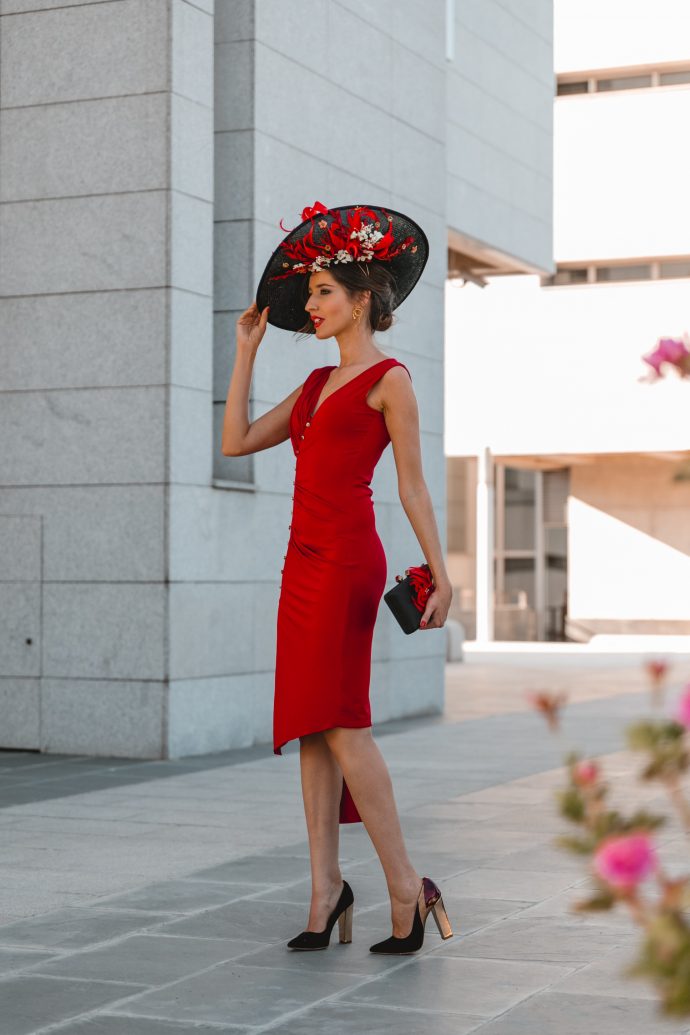 Look invitada de mañana: vestido con capa envolvente | Invitada Perfecta