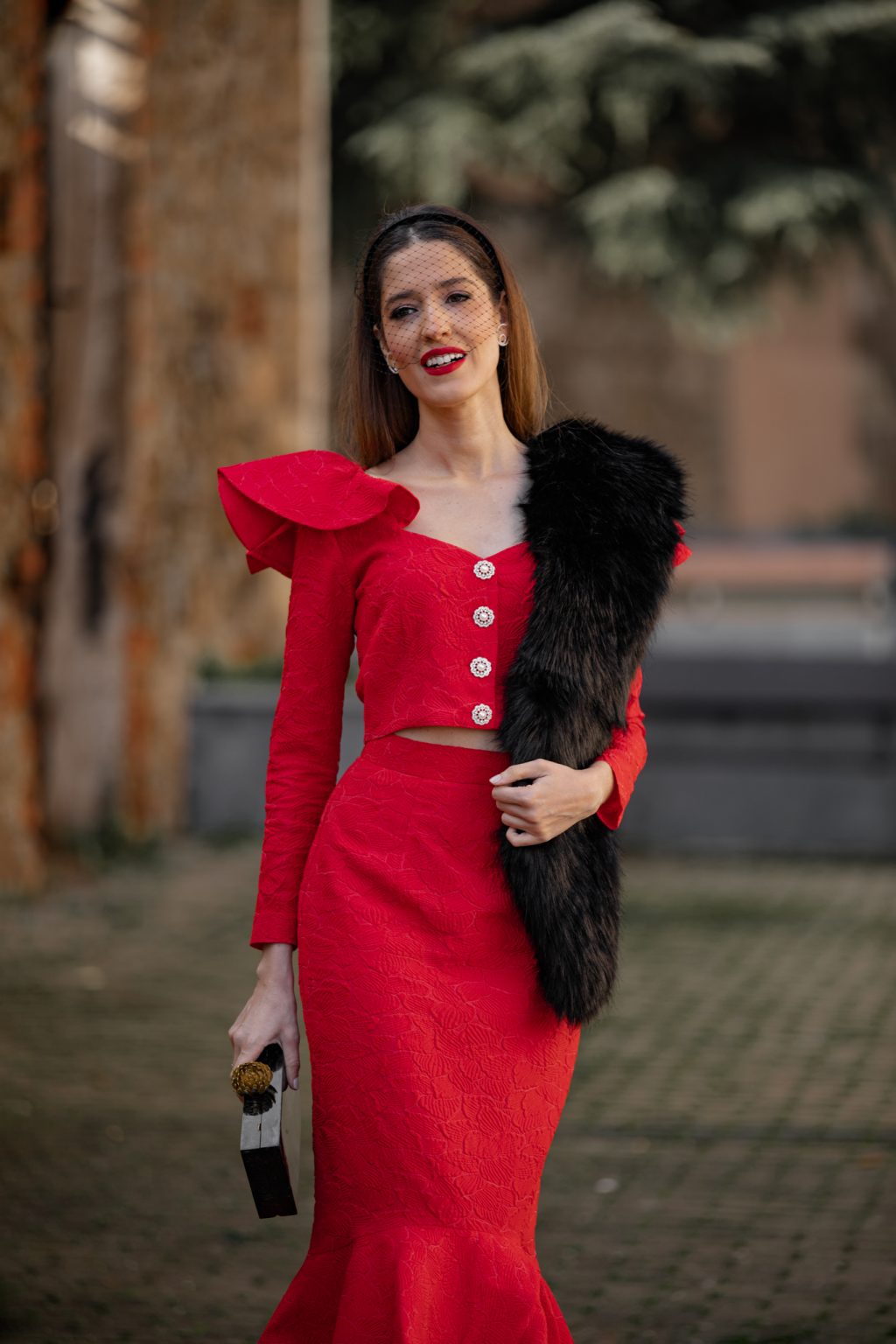 Conjunto rojo de falda y top de volantes para invitadas 2023