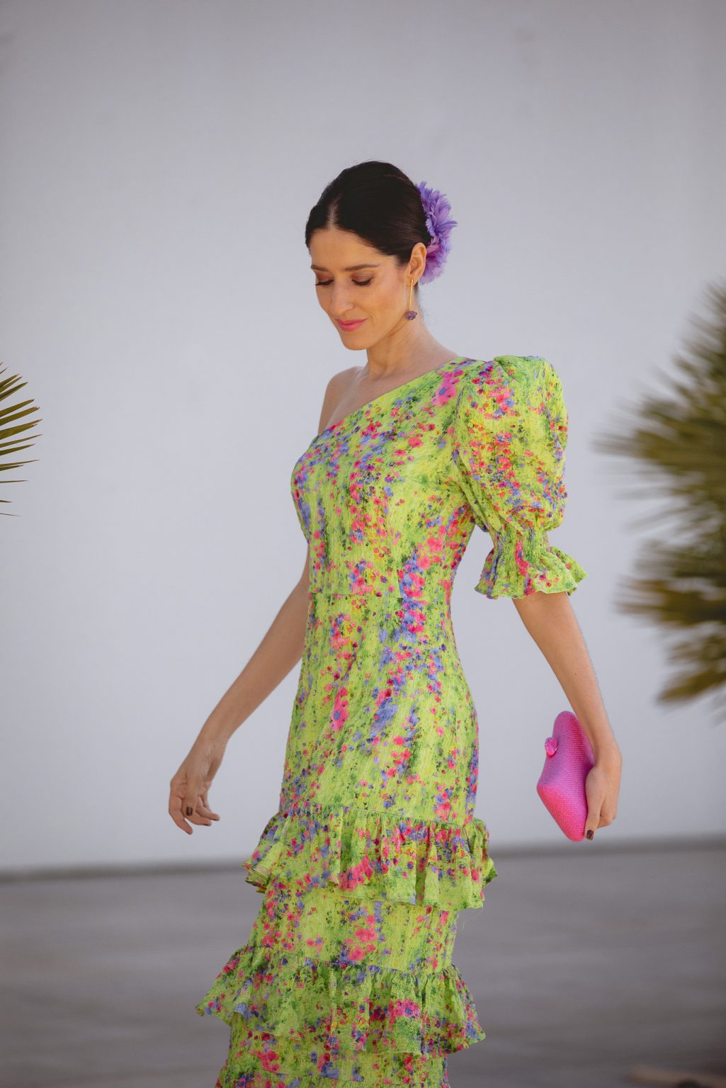 Vestido lima de invitada con volantes para bodas de verano