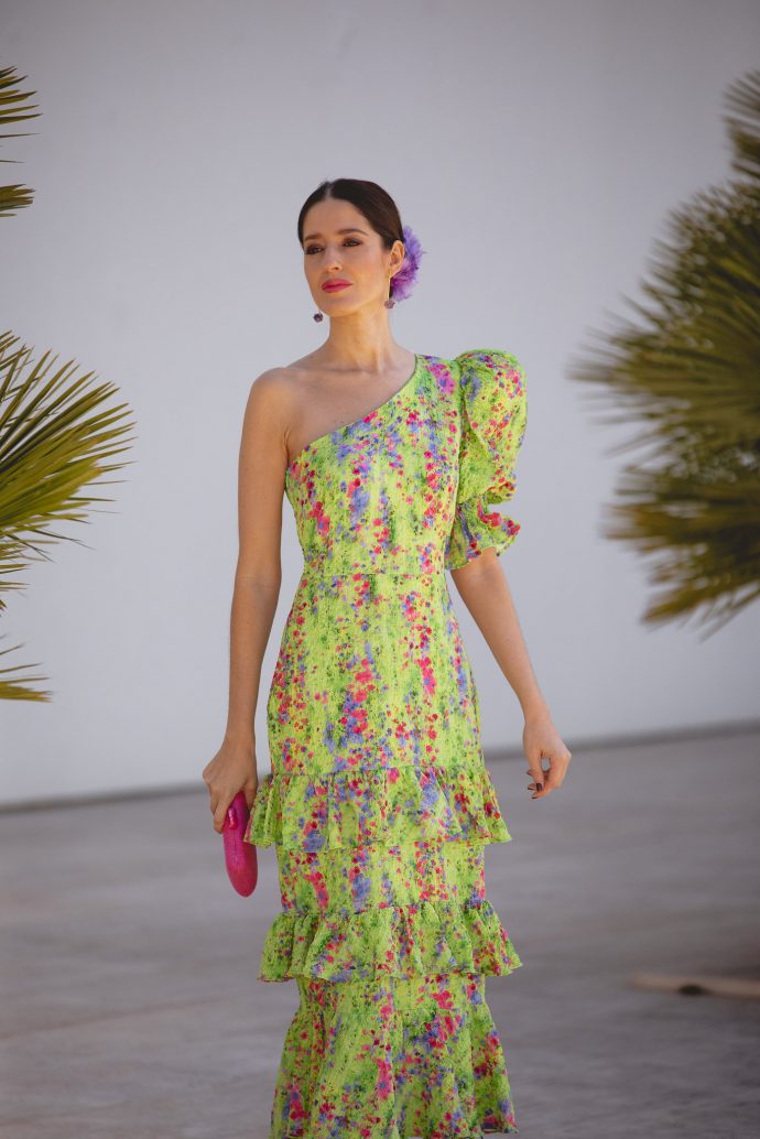 Vestido lima de invitada con volantes para bodas de verano